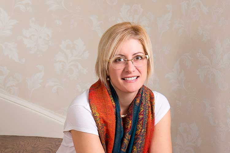 Lara Lillibridge Airs Her Dirty Laundry in 'Girlish: Growing Up in a ...