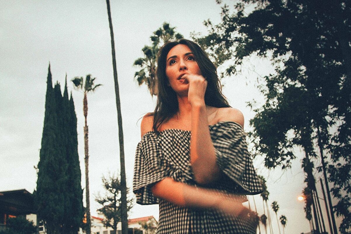 Julia Eringer Talks LA, Sexual Fluidity & the Real-Life Friendship ...