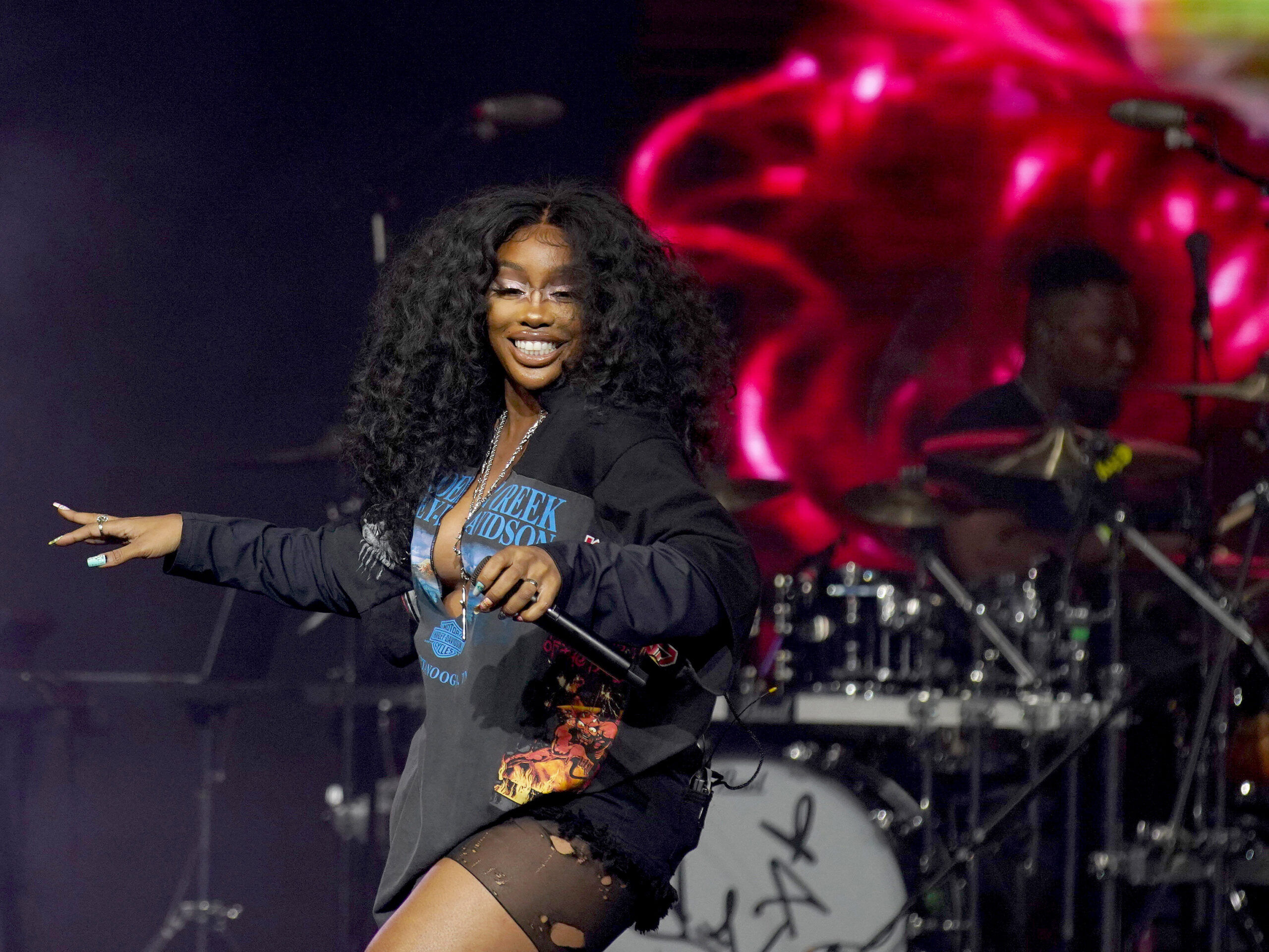SZA Releases Quentin Tarantino-Esque Music Video for “Shirt” and Teases ...