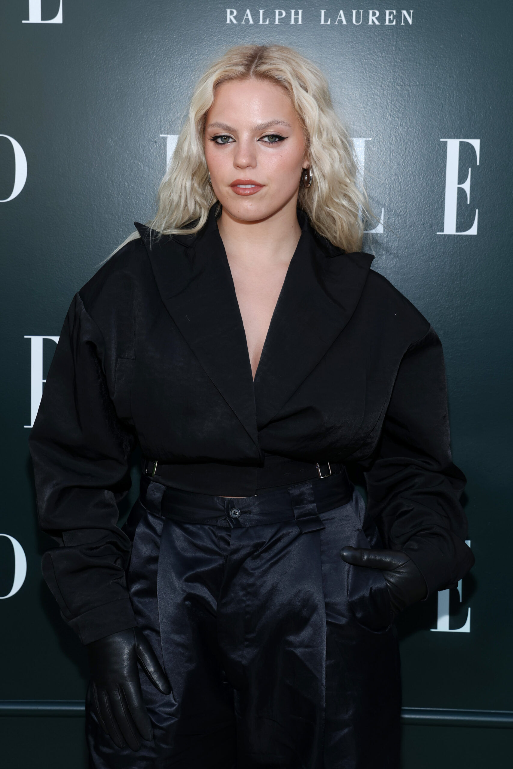 How to dress gay, according to Reneé Rapp - INTO