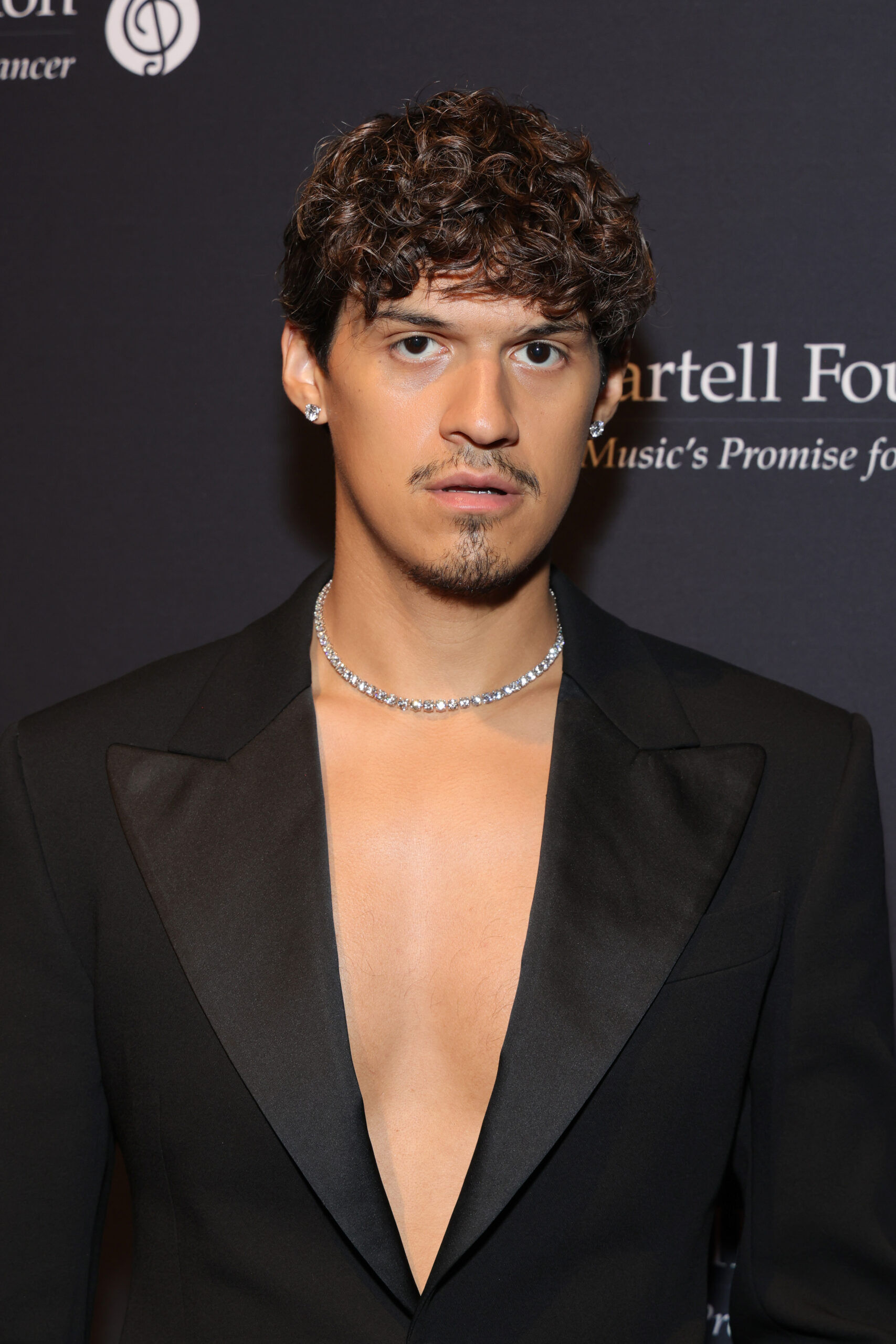 Caution: Omar Apollo’s ‘Ice Slippin’ Stunt Is as Slick as His New Song ...