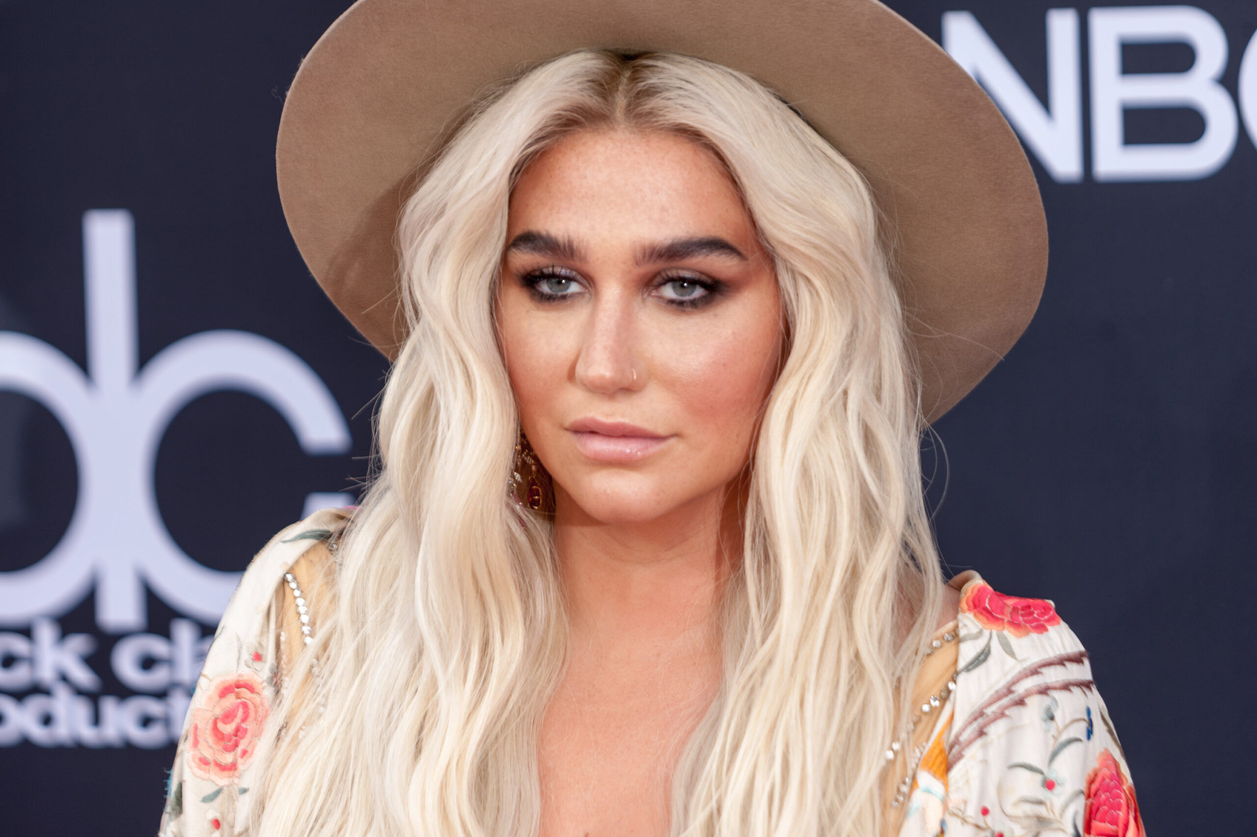 Kesha feels "free" after finally escaping from Dr. Luke's label - INTO