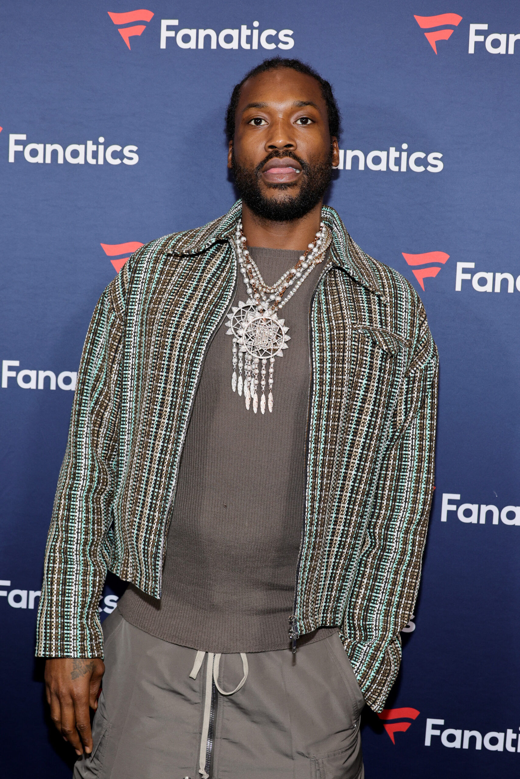 Meek Mill denies that he’s gay by saying how much he loves “p#%sy” - INTO