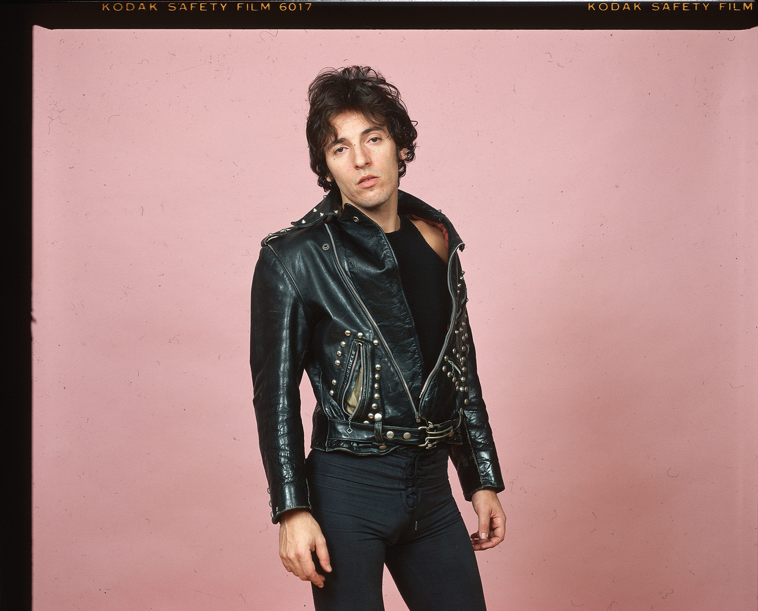 New photo of a shirtless Bruce Springsteen has the gays in a tizzy - INTO