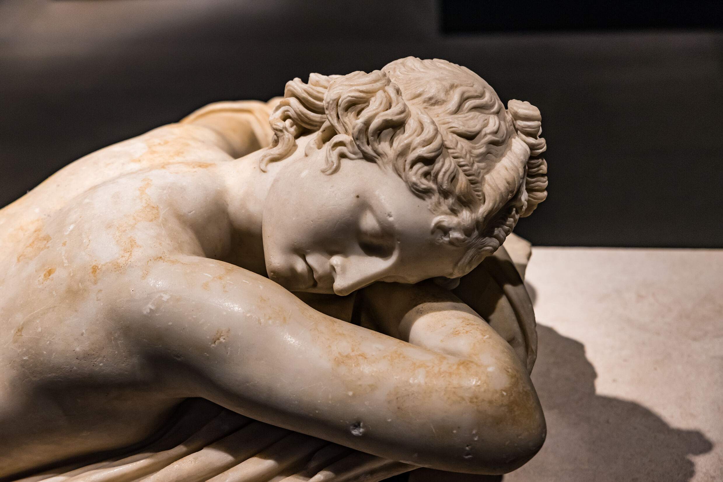 This famous statue’s gender has the internet riled up - INTO