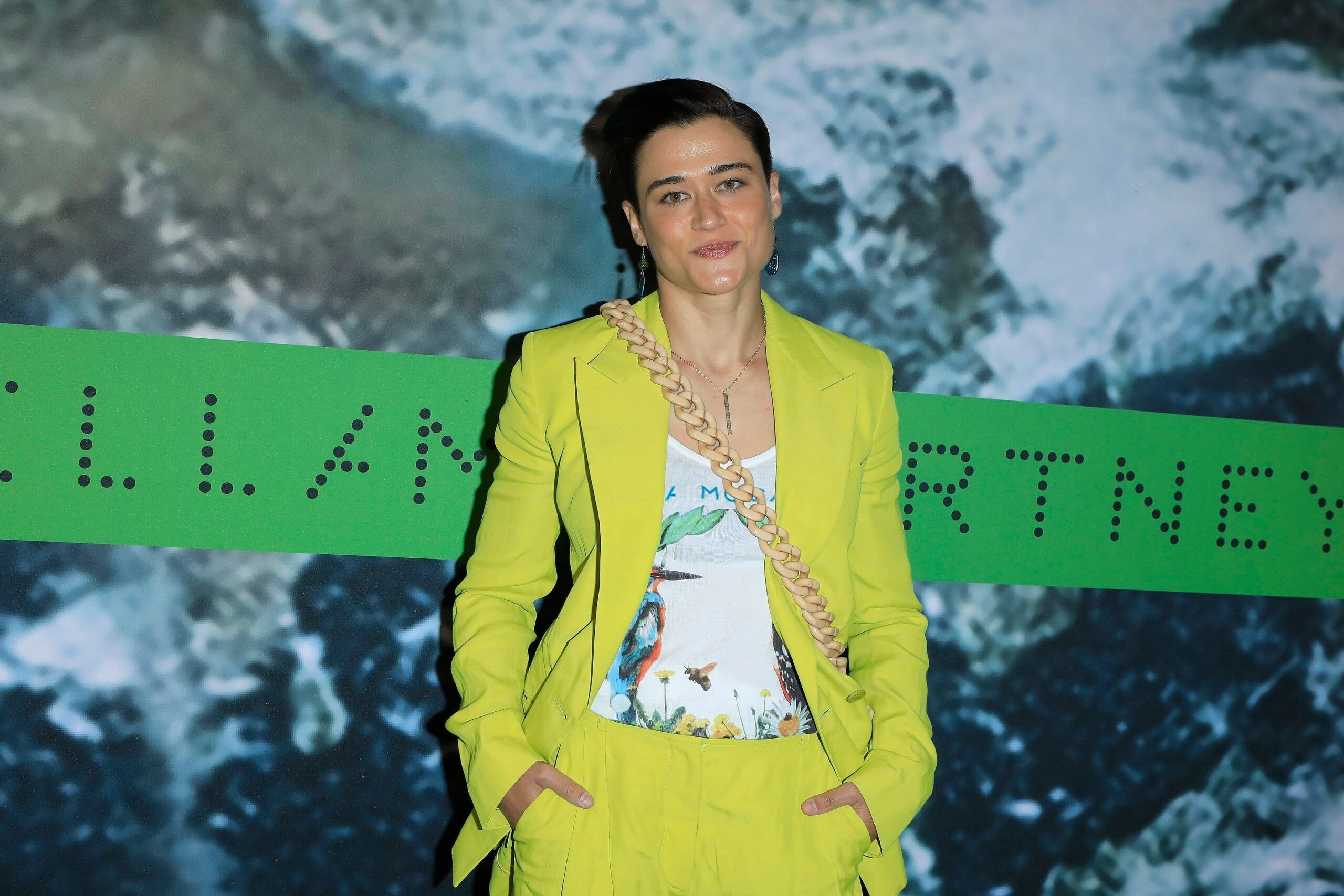 Katy O’Brian reveals her fish-tastic coming out story - INTO
