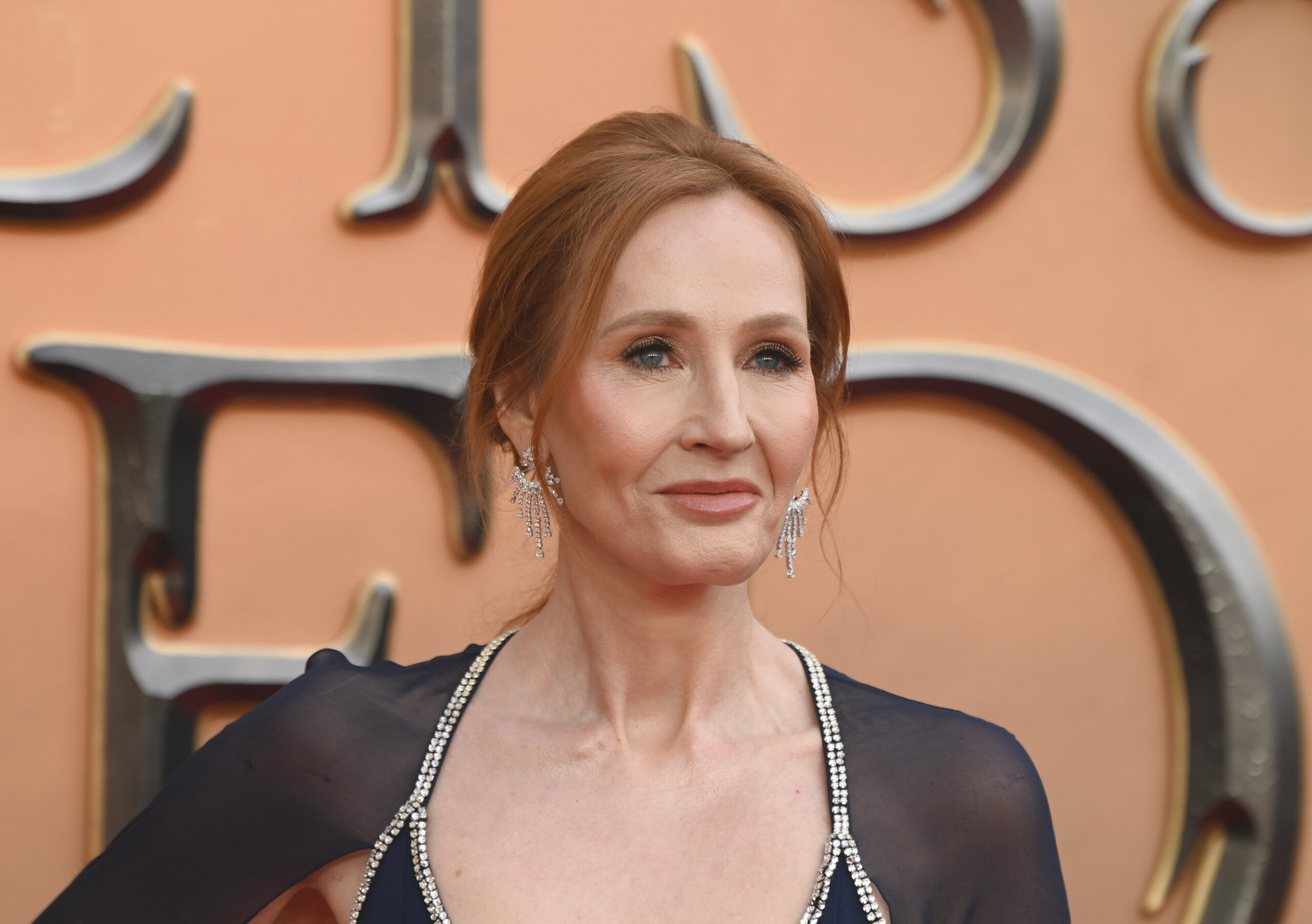 JK Rowling’s black mold misadventures earned her this viral apology - INTO