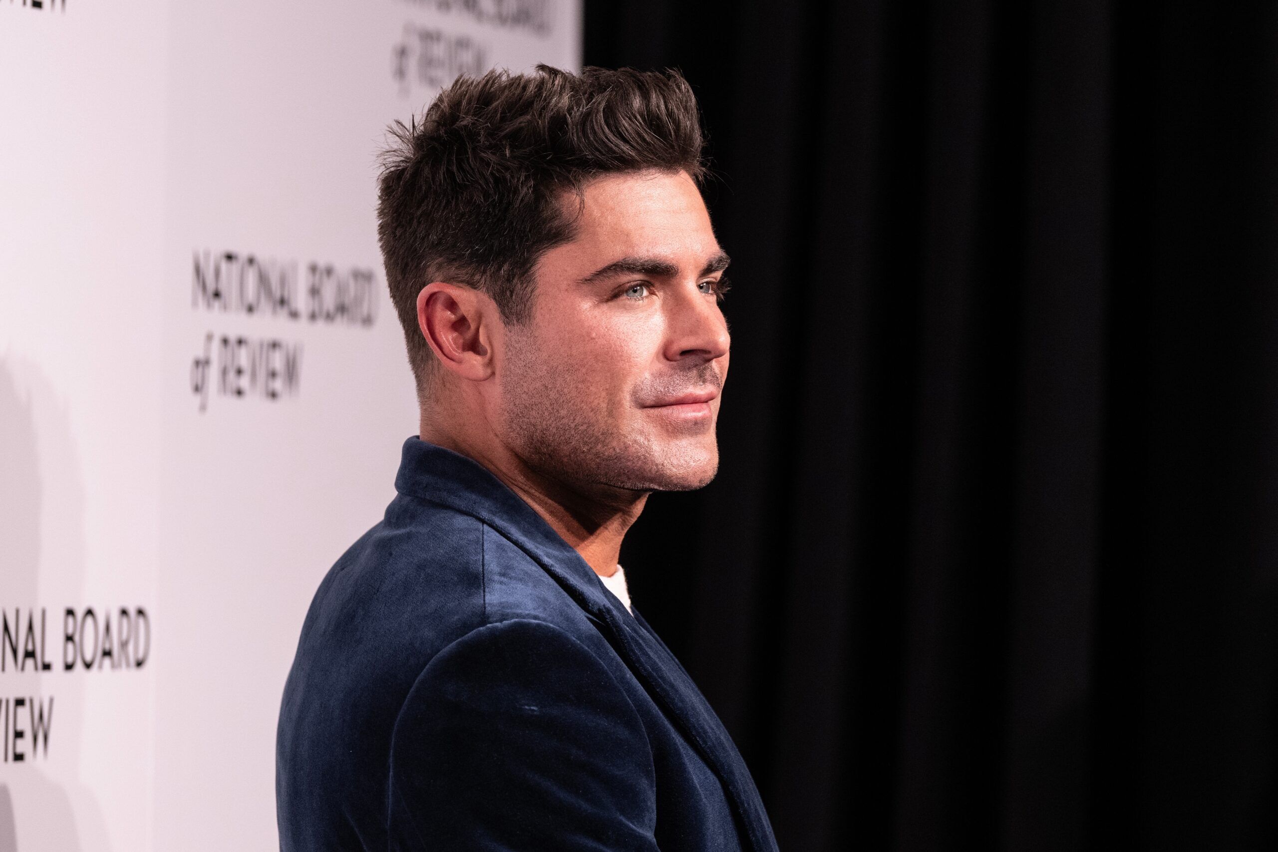 Zac Efron and Gerard Butler were spotted getting cozy (and showing feet ...
