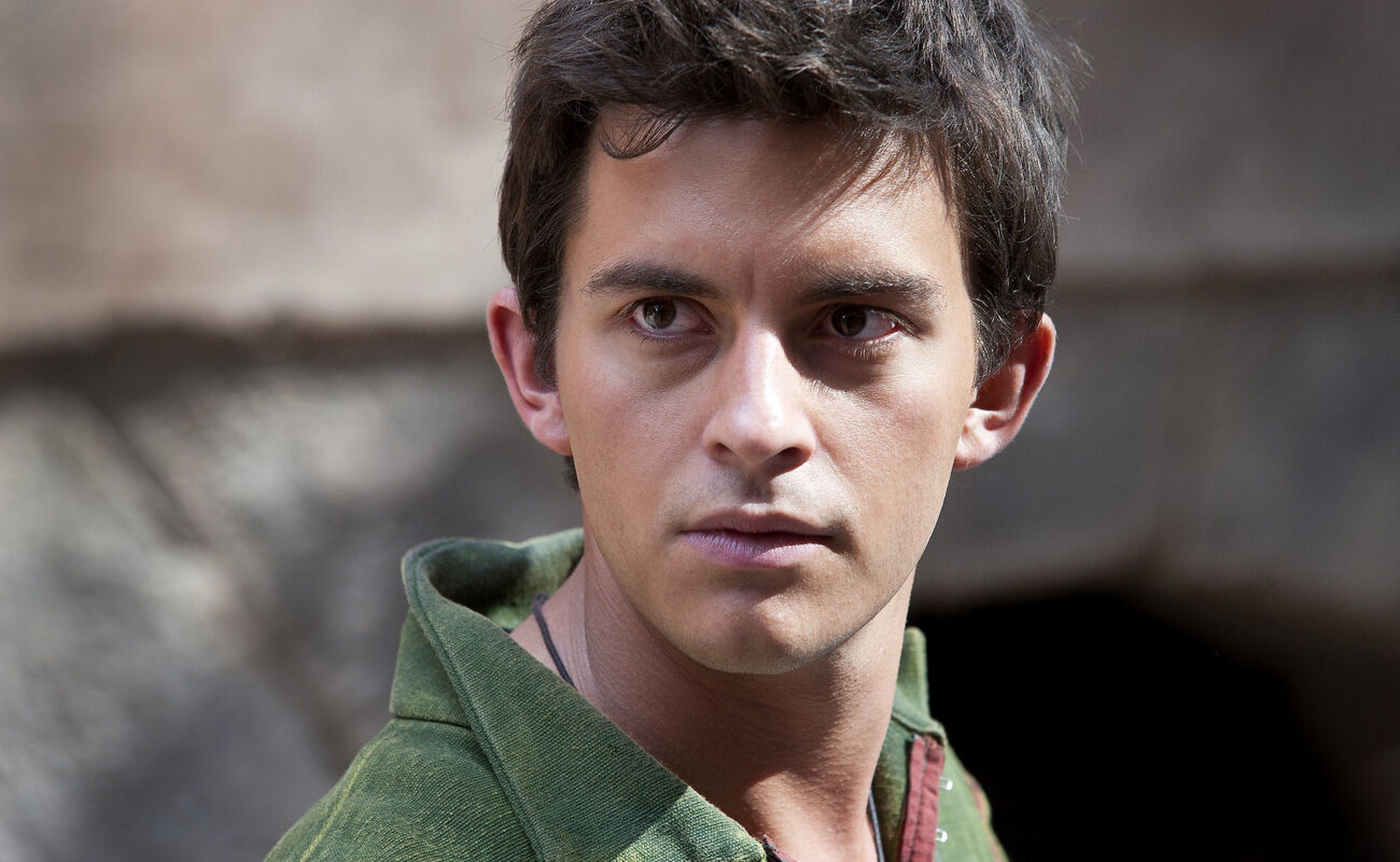 The internet is obsessed with this vintage Jonathan Bailey interview - INTO